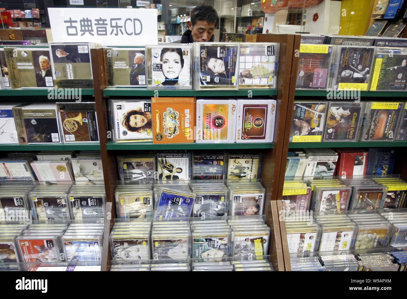 --FILE--A Chinese customer shops for copyrighted CDs of foreign music ...