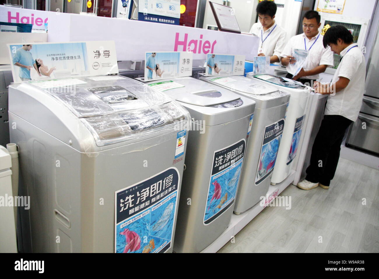 Haier washing machines china hi-res stock photography and images - Alamy