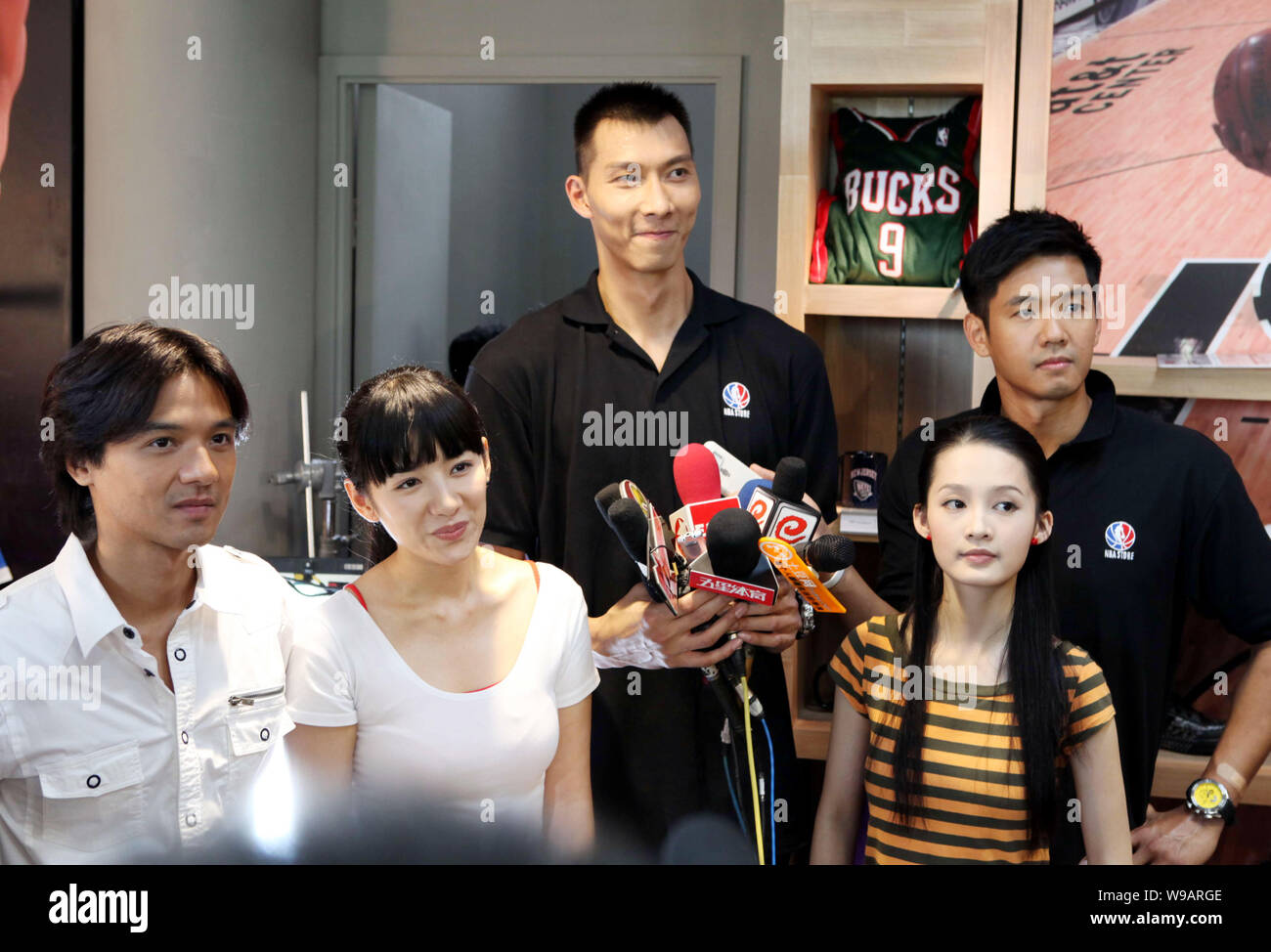 Fung huang hi-res stock photography and images - Alamy