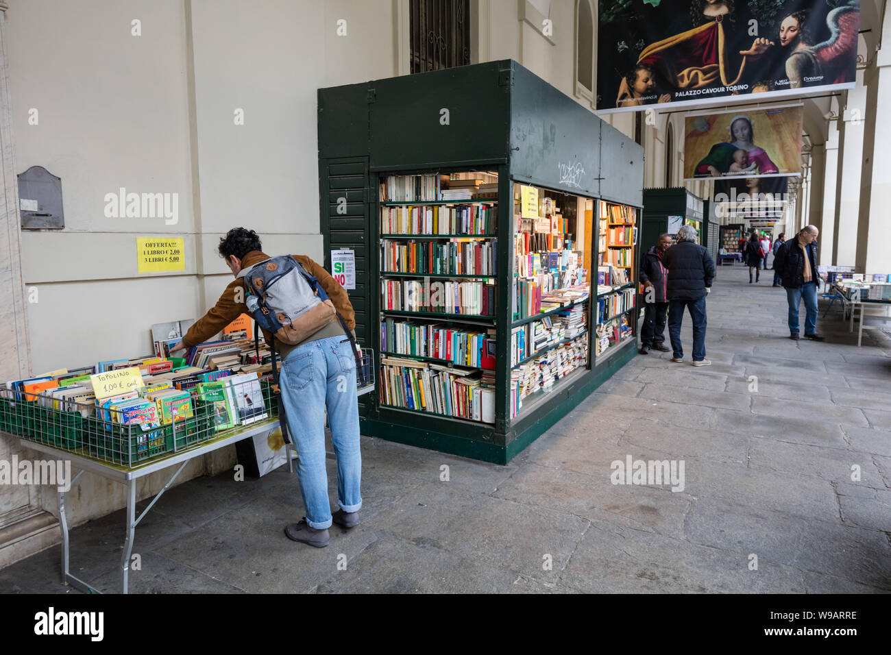 Book stores hi-res stock photography and images - Alamy
