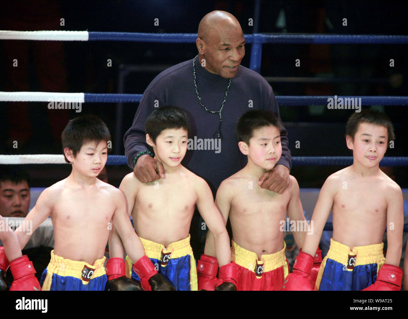 U.S. boxer Mike Tyson pose with young boxers during the First Tianjin ...