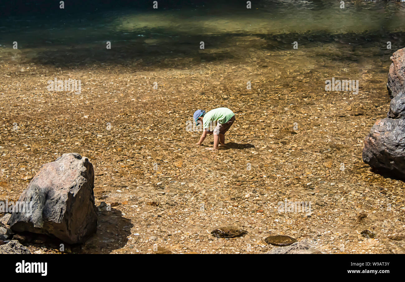 Boys playing in unda river hi-res stock photography and images - Alamy