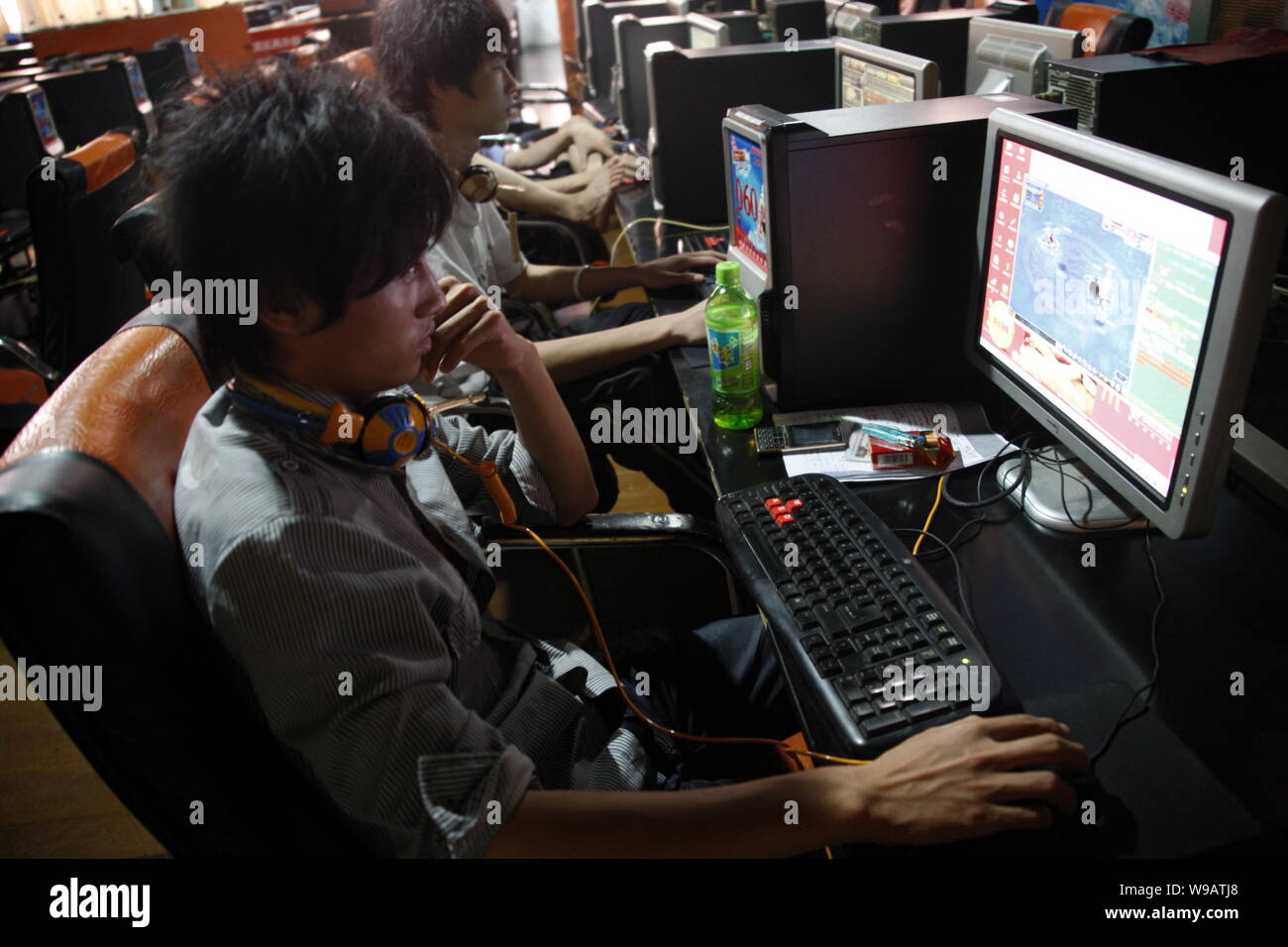 Gaming cafe china hi-res stock photography and images - Alamy