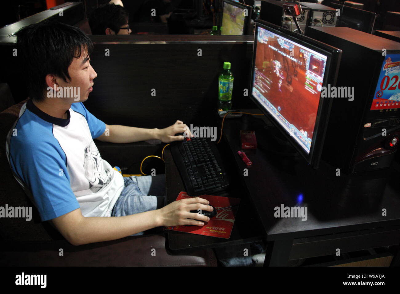 Gaming cafe china hi-res stock photography and images - Alamy