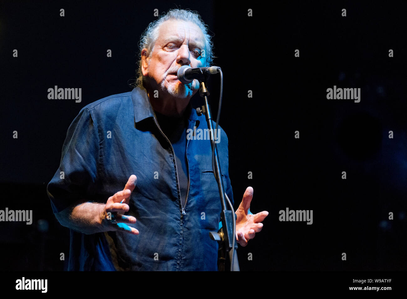 Robert plant musician hi-res stock photography and images - Alamy