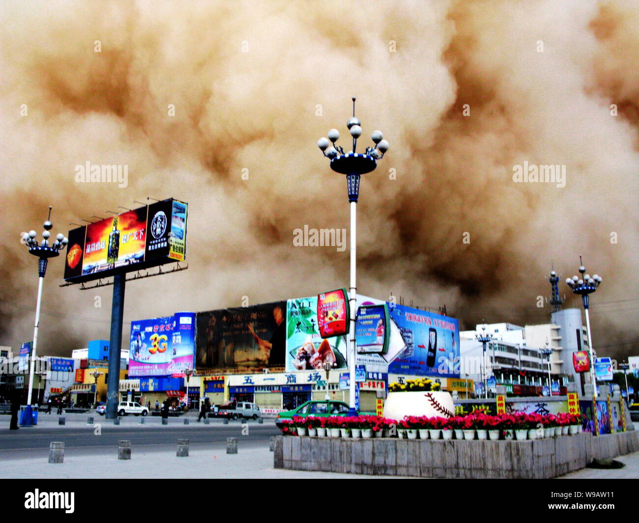 Golmud city hi-res stock photography and images - Alamy