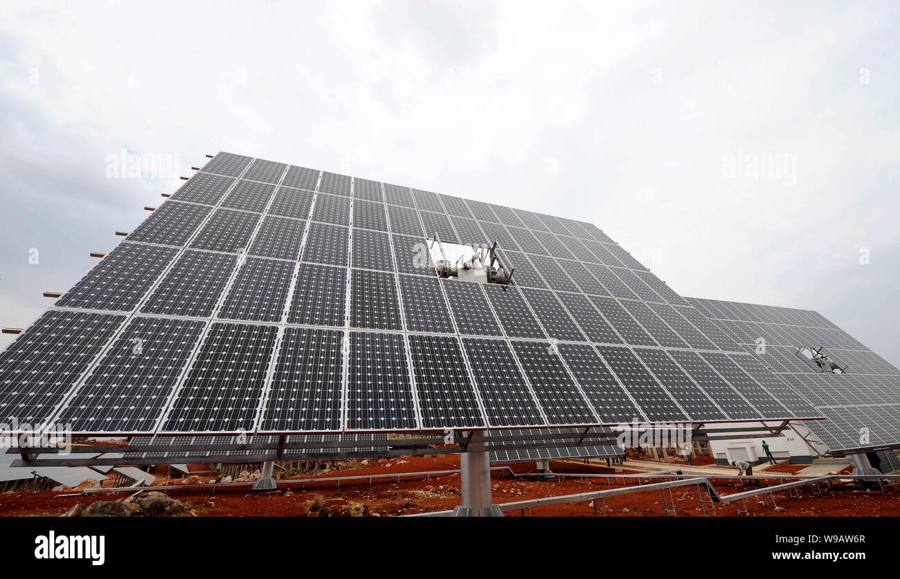 View of arrays of photovoltaic panels at the Kunming Shilin Solar Power ...