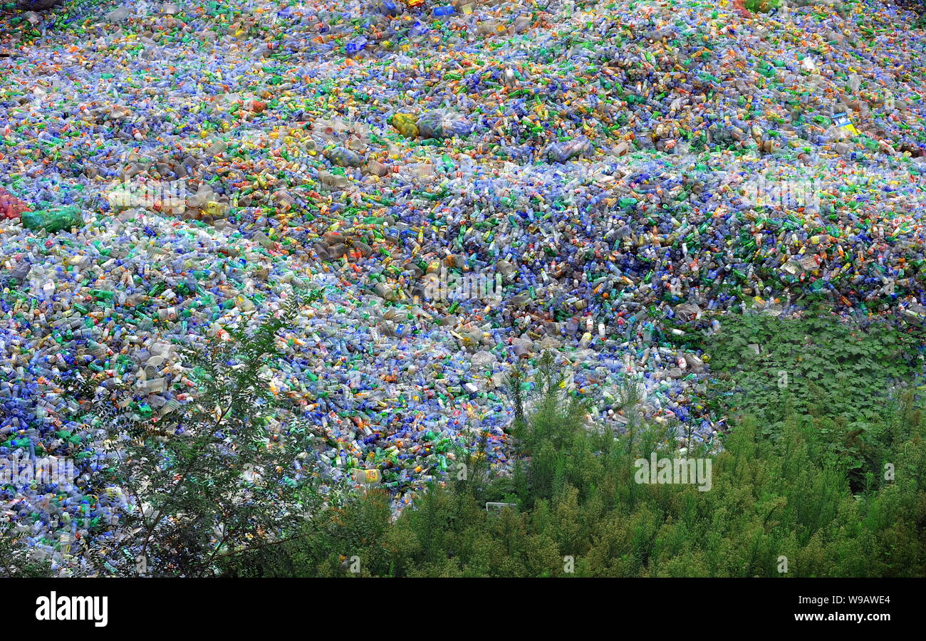 China plastic waste recycling hi-res stock photography and images - Alamy