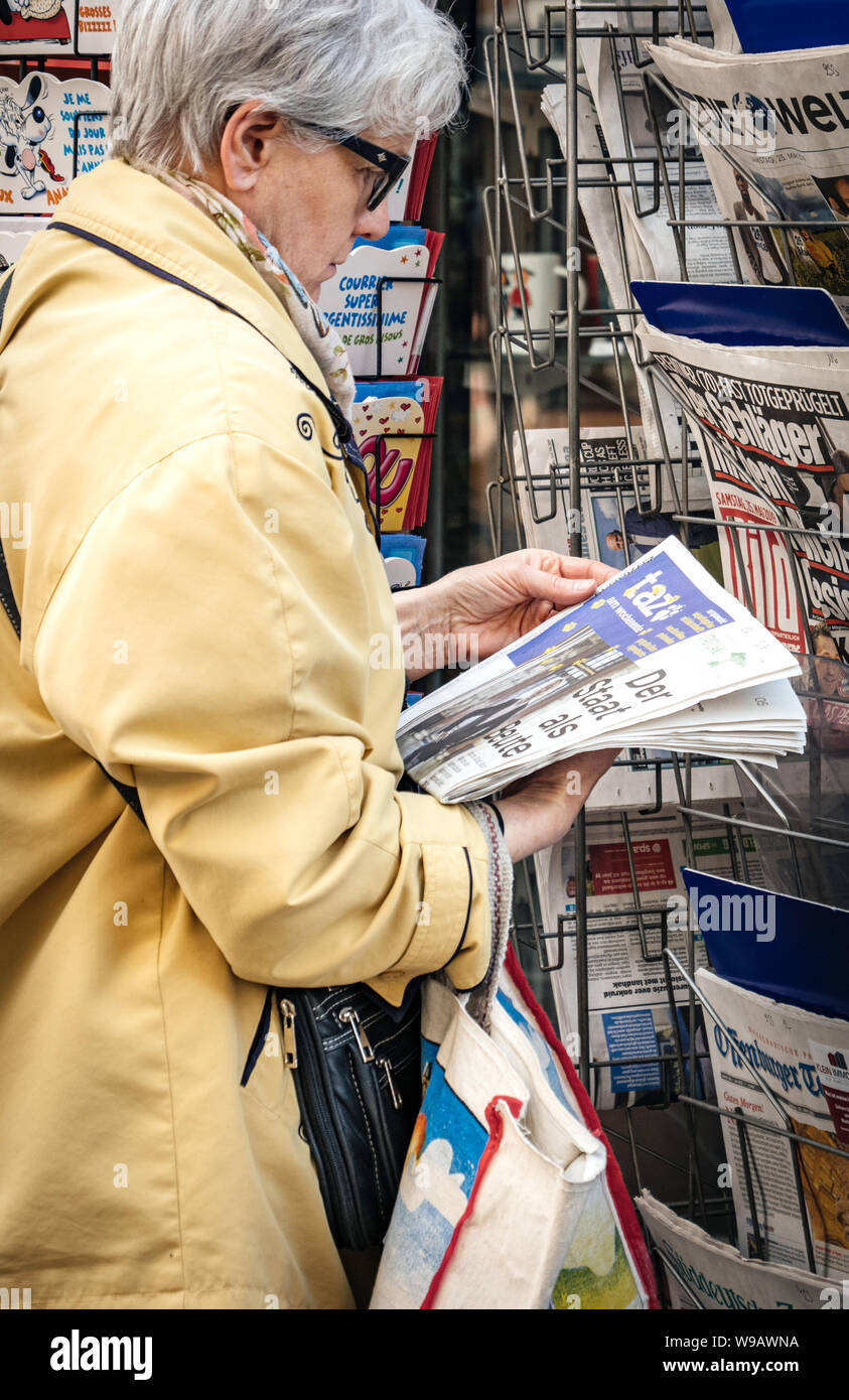 Electoral kiosk hi-res stock photography and images - Alamy