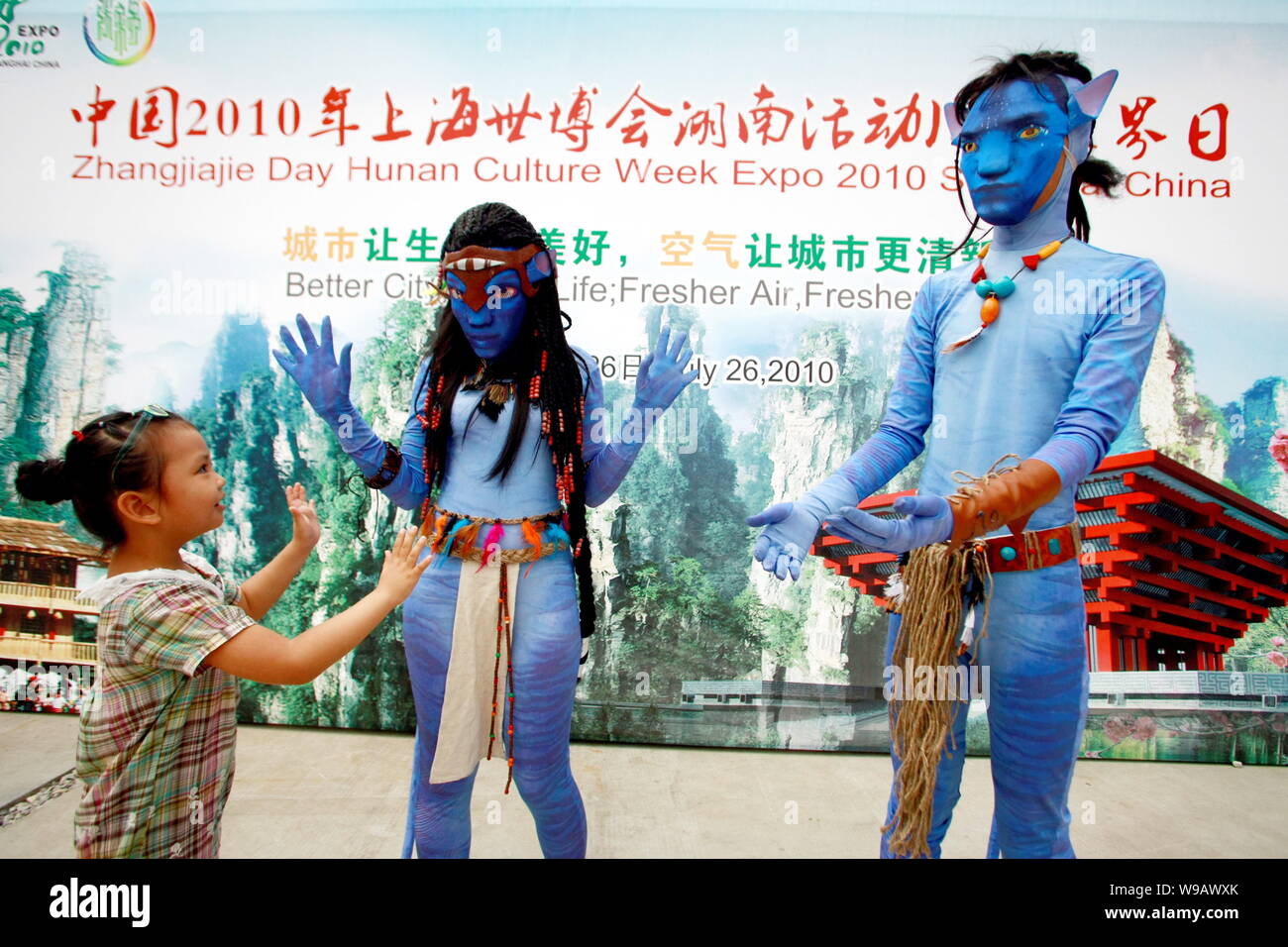 Chinese performers dressed like the Avatar figures stand next to a ...