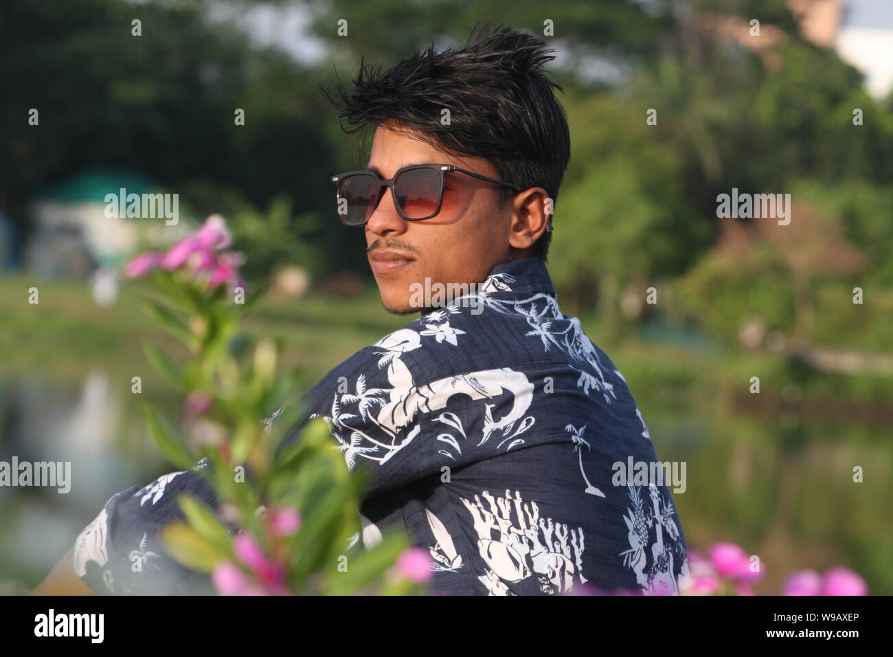 Smart man hi-res stock photography and images - Alamy