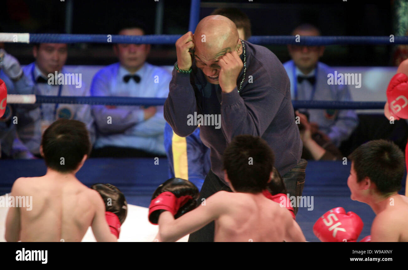 Mike tyson boxing hi-res stock photography and images - Alamy