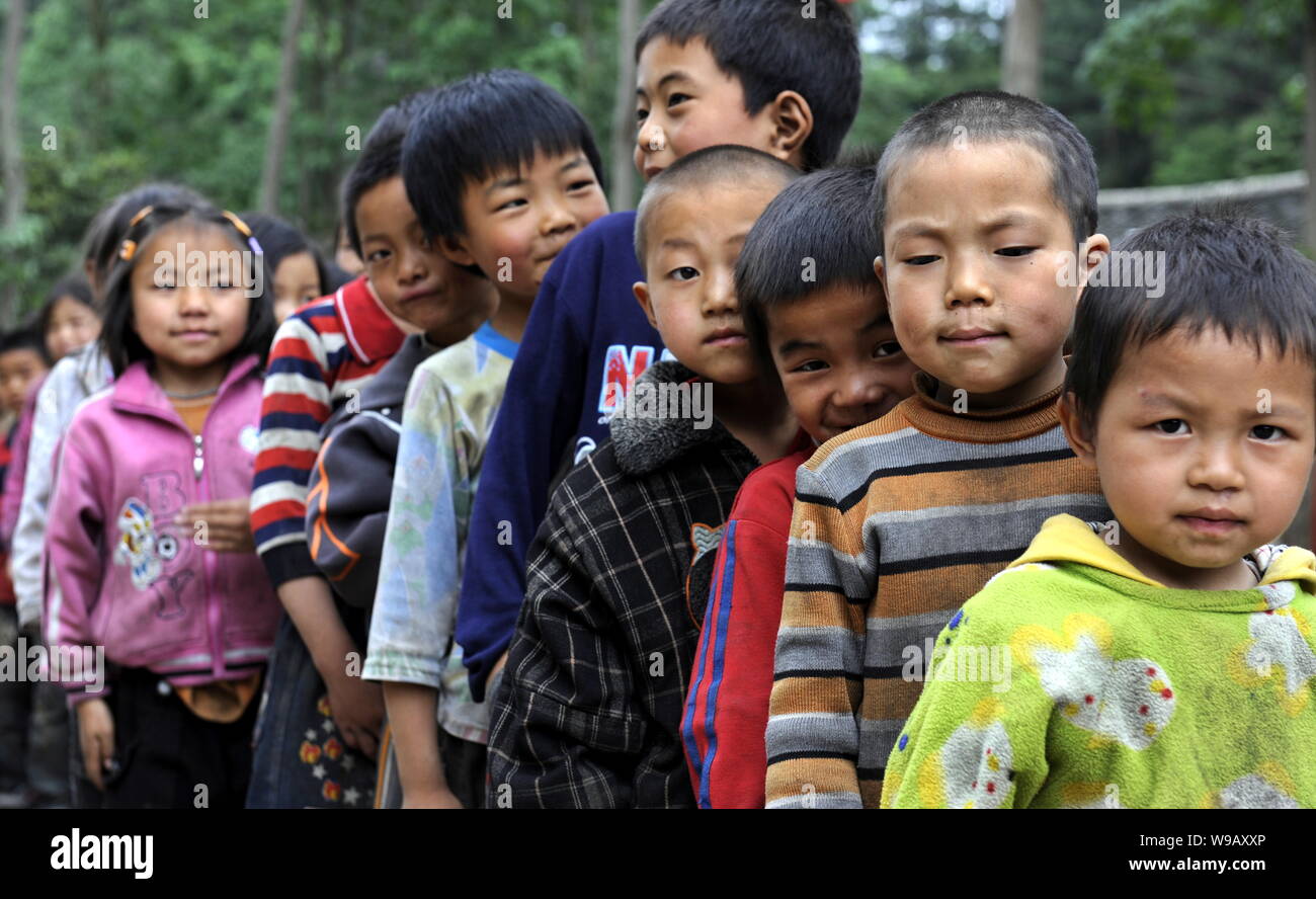 Children Queue Class High Resolution Stock Photography and Images - Alamy