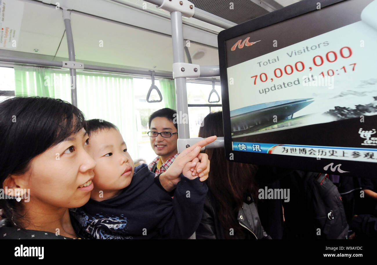 Number 24 bus hi-res stock photography and images - Alamy