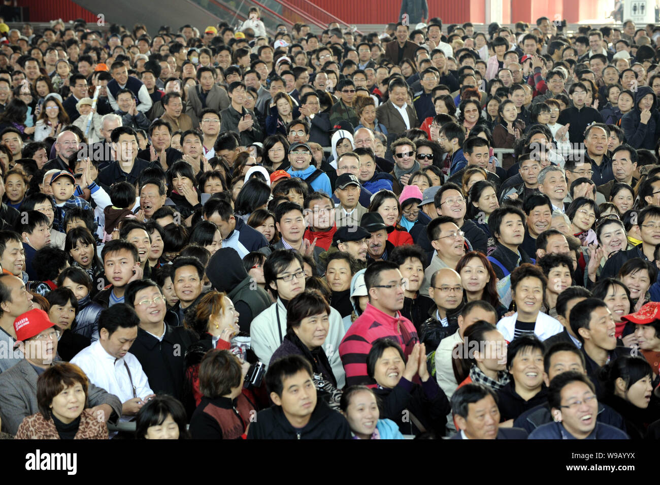 Visitors crowd the China Pavilion in the World Expo Park in Shanghai ...