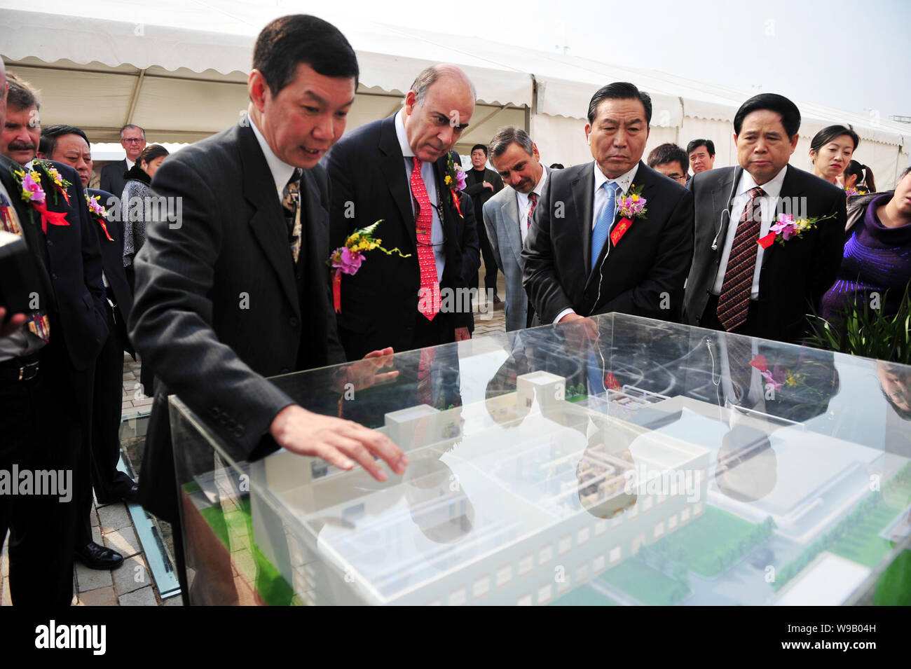 Muhtar Kent, center, Chairman and CEO of The Coca-Cola Company, and ...