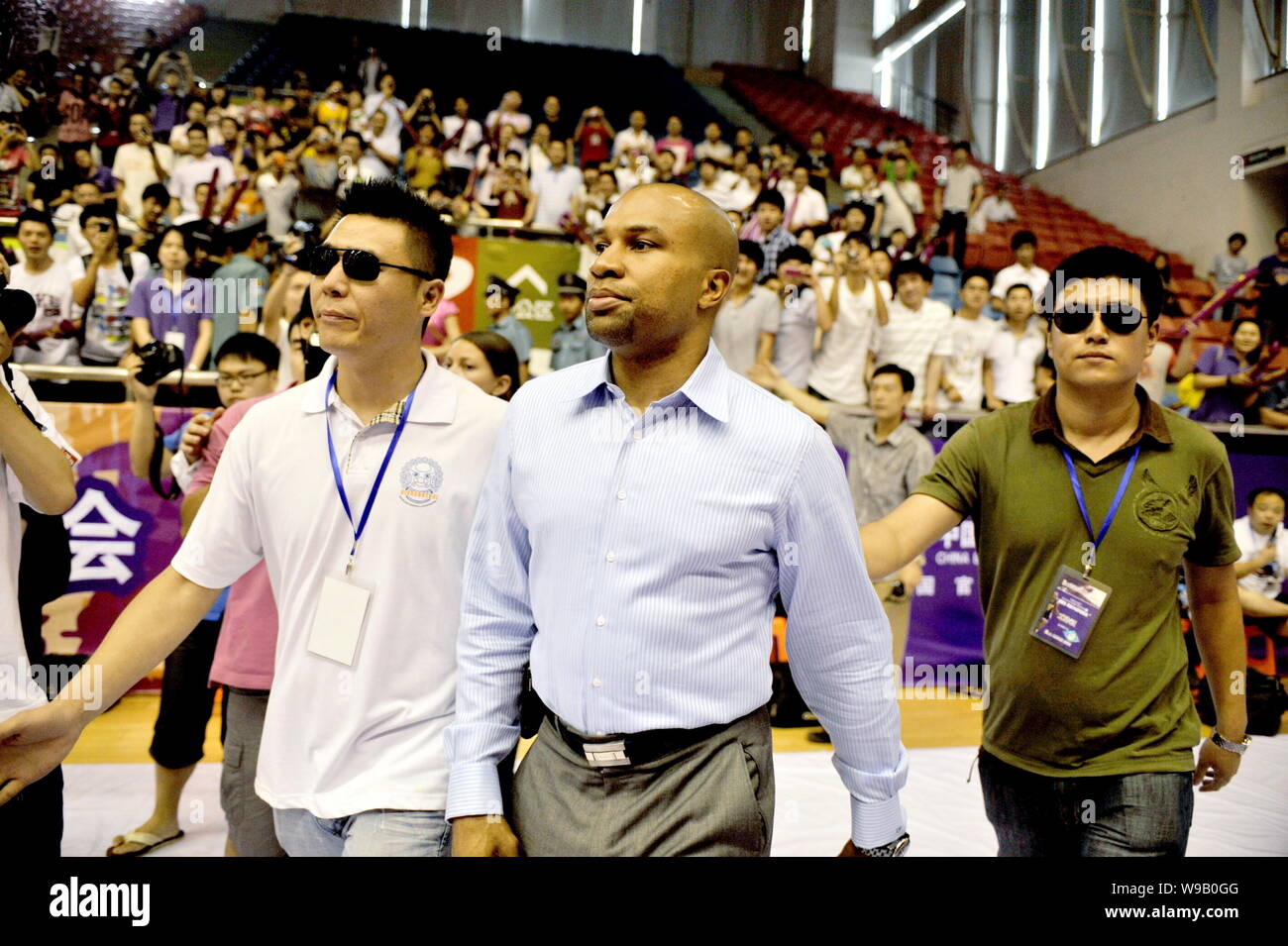 Derek Fisher of Los Angeles Lakers arrives for a meeting with Chinese ...