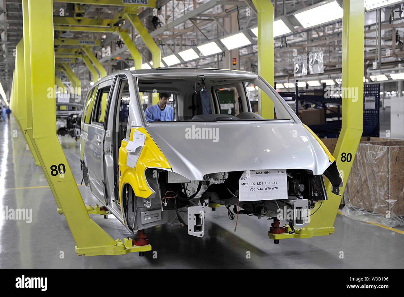 --FILE--Chinese factory workers assemble a Mercedes-Benz van on the ...