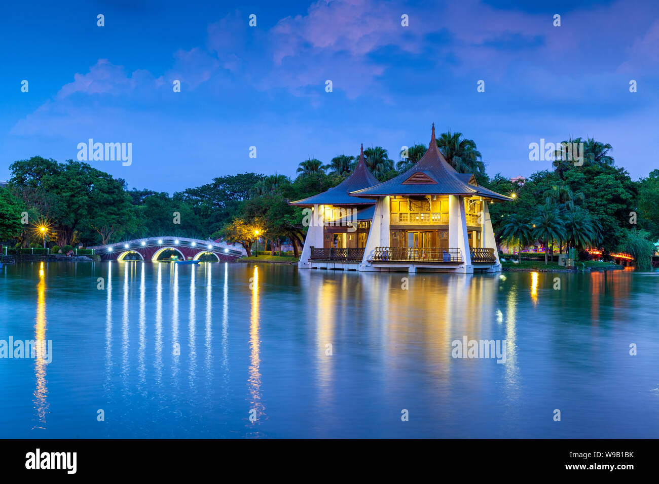 Night view at Taichung park, Taiwan Stock Photo - Alamy