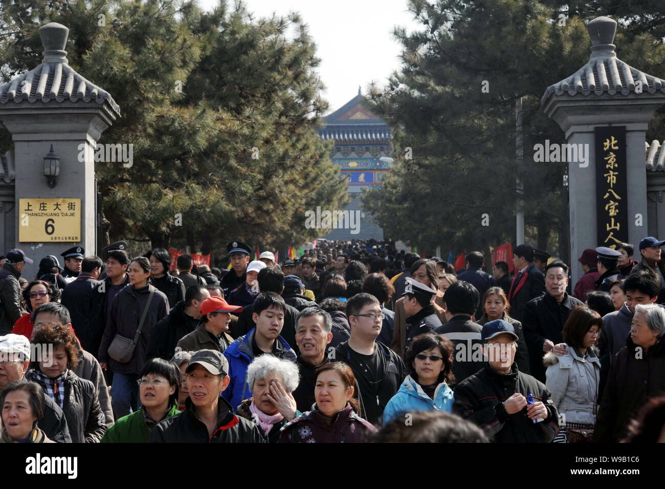 Chinese people who mourn their deceased family members crowd the ...