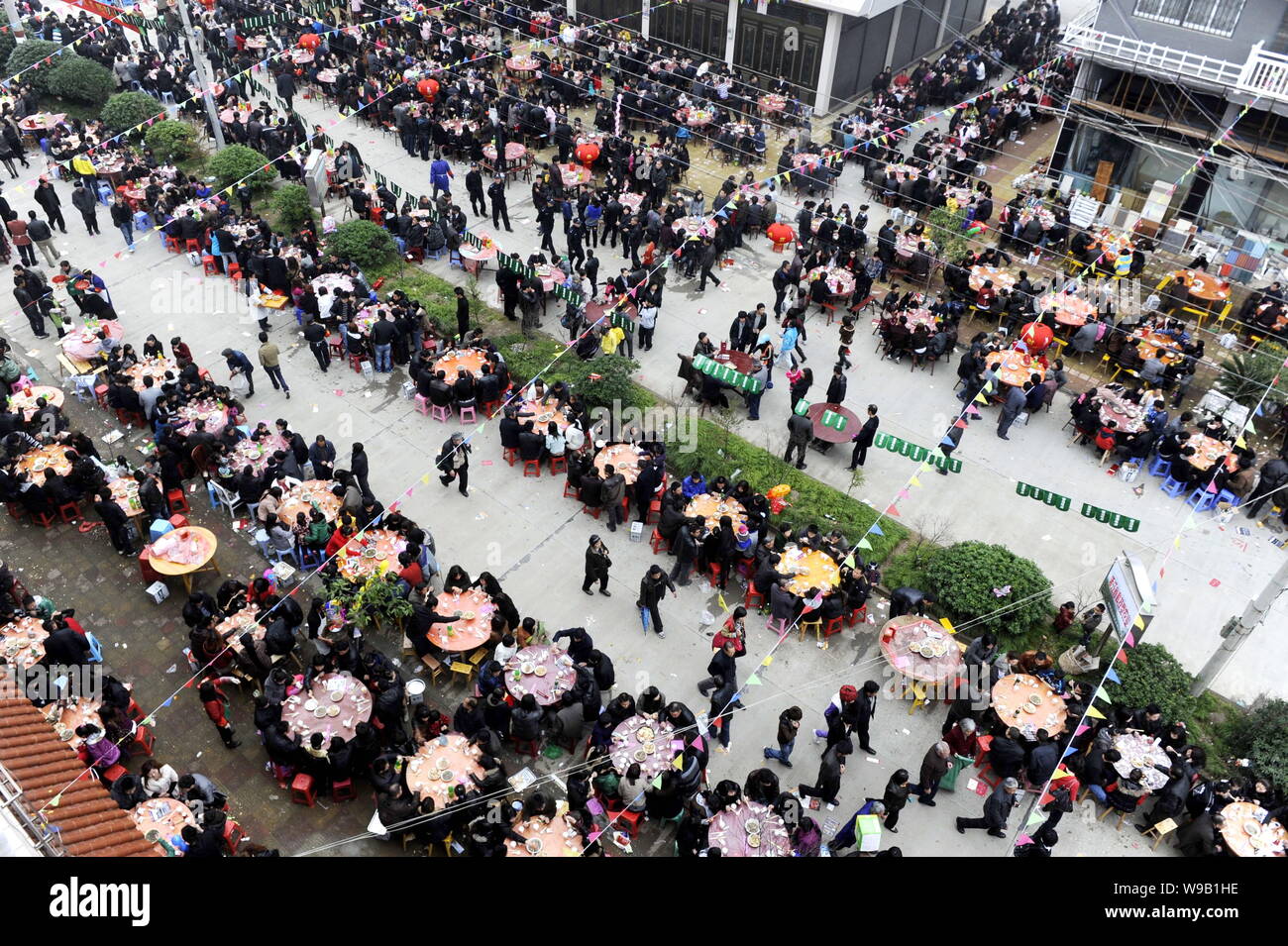 Thousands of Chinese eat food during a mass outdoor lunch celebrating ...