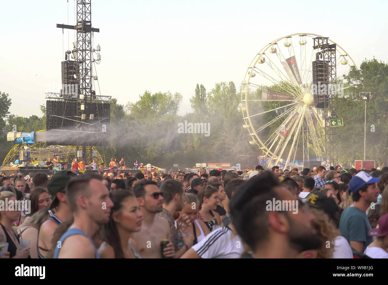 Budapest, Hungary. 12th Aug, 2019. A high intensity water-vapour cannon ...