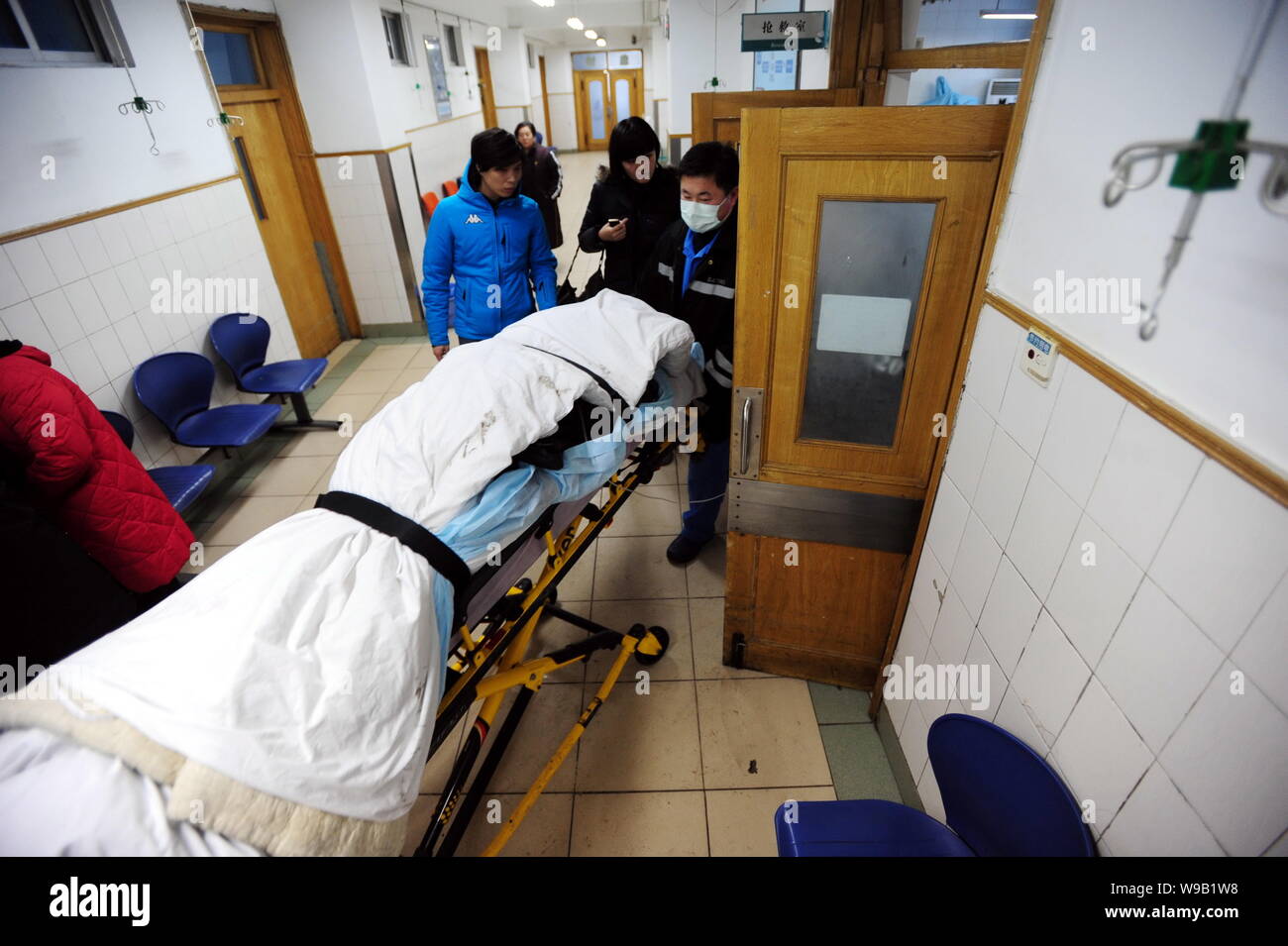 Woman balcony falling hi-res stock photography and images - Alamy