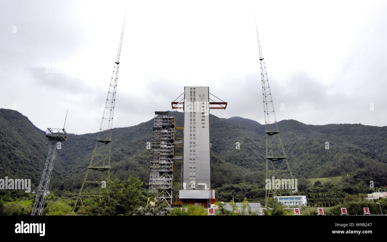 A Long March 3C (CZ-3C) carrier rocket with the ChangE-2 lunar orbiter ...
