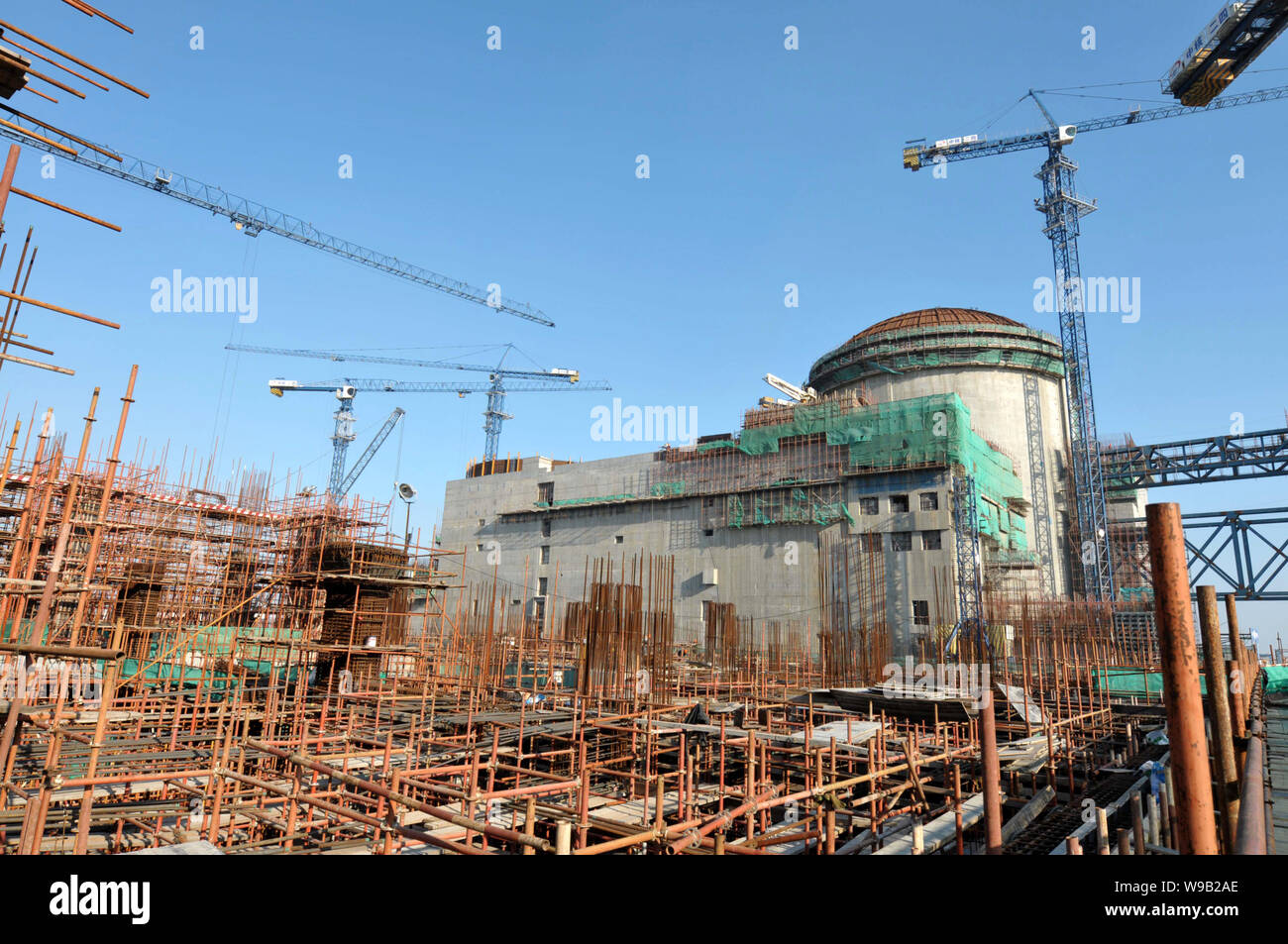 --FILE--The Fuqing Nuclear Power Plant is under construction in Fuqing ...