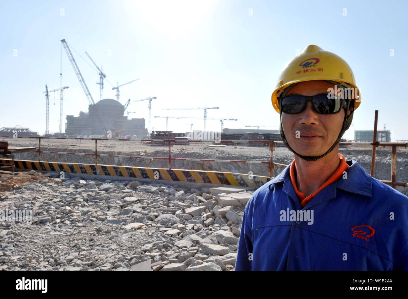 --FILE--A Chinese worker stands on the construction site of the Fuqing ...