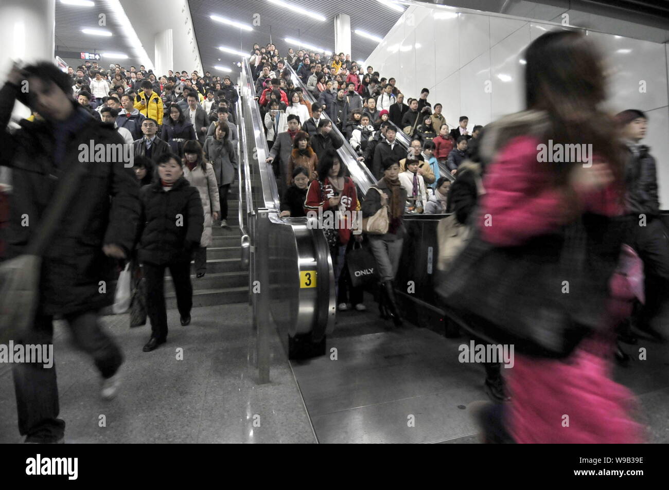 Shanghai subway rush hour hi-res stock photography and images - Alamy