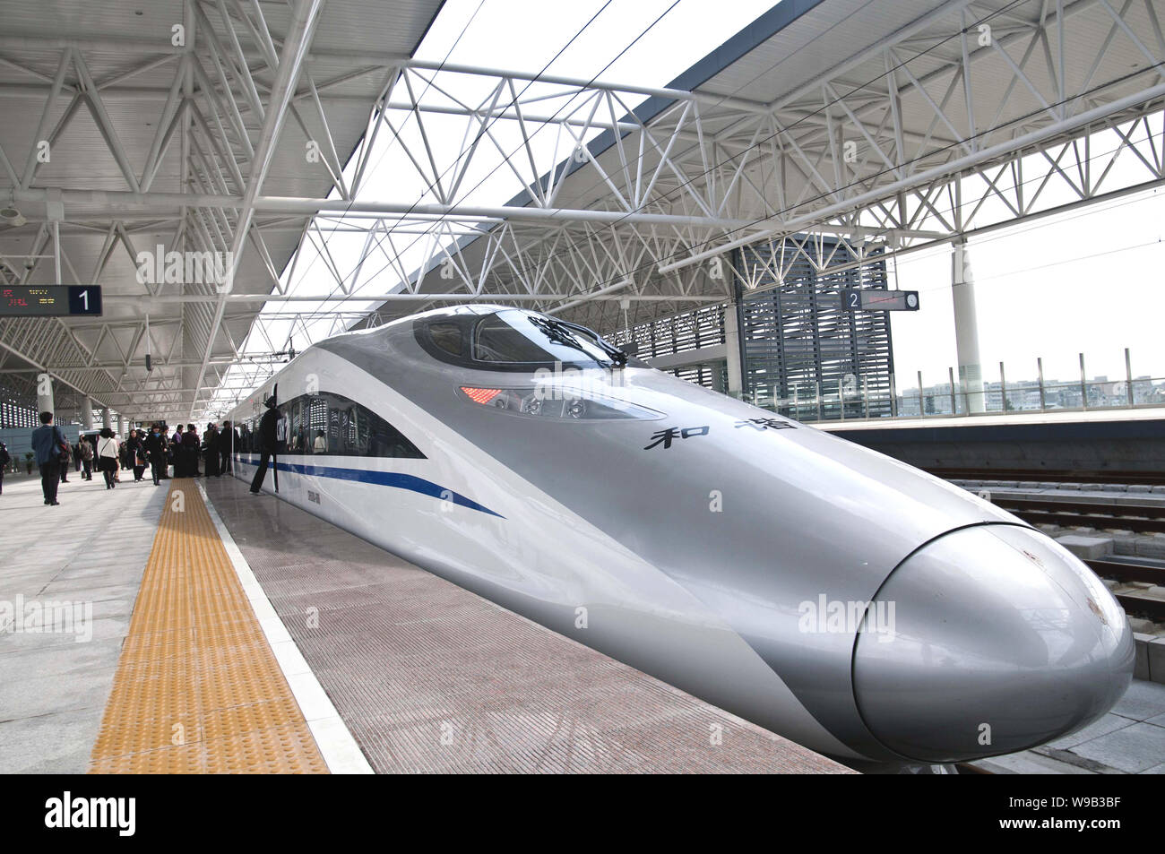 Shanghai october 26 2010 hi-res stock photography and images - Alamy