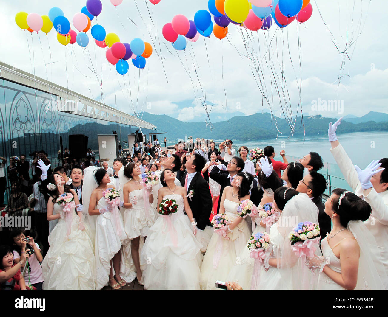 Mass wedding hi-res stock photography and images - Alamy