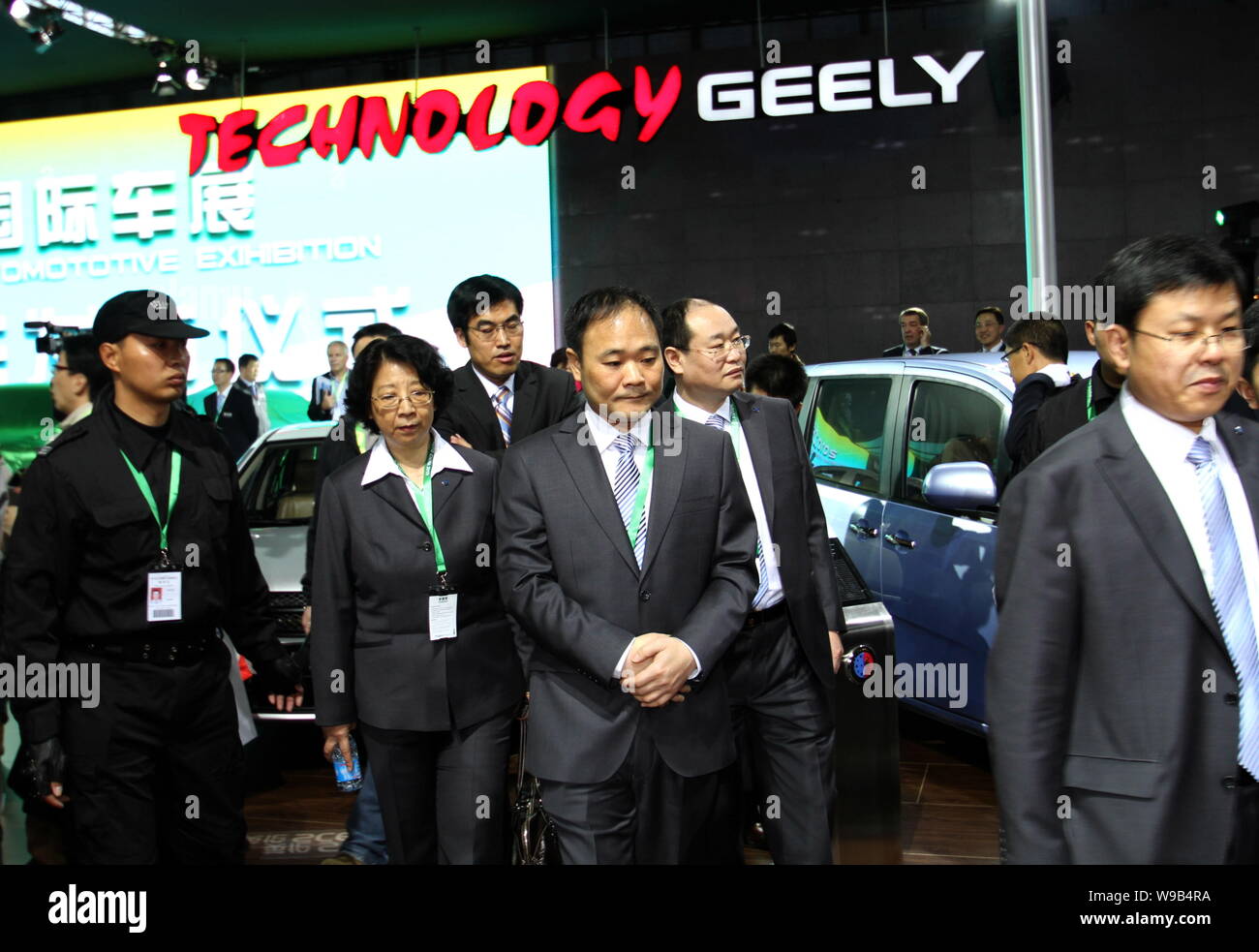 Li Shufu (C), Chairman and CEO of Geely Holding Group, visits the stand ...