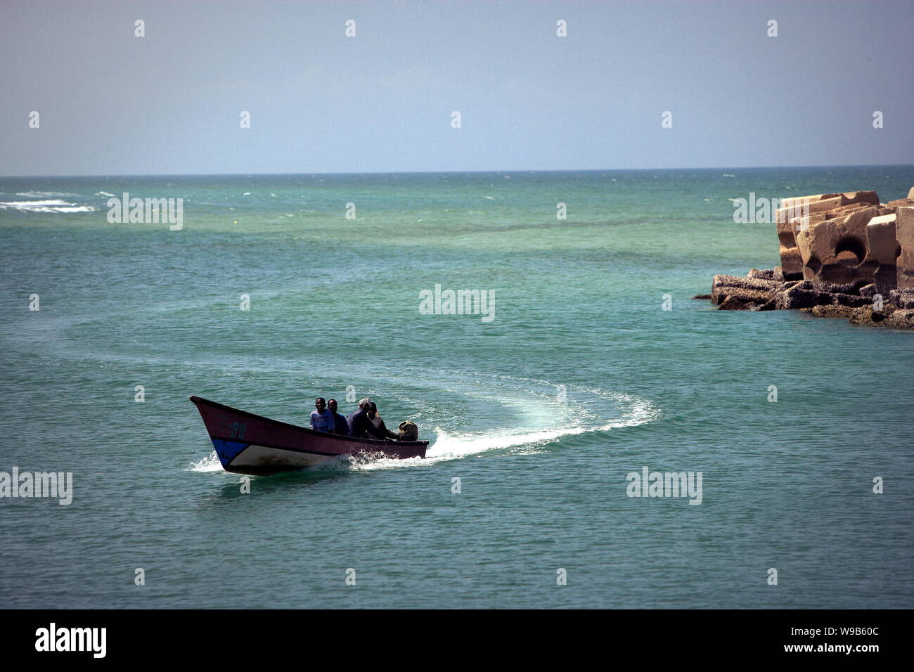 Somali fishermen return in a fishing boat to the harbor in Bosaso ...