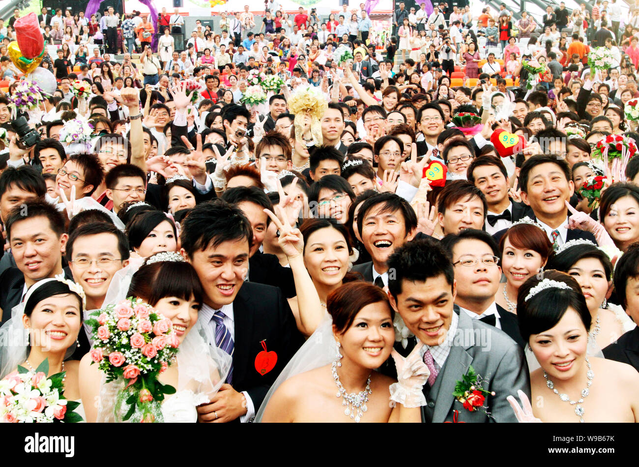 Mass wedding hi-res stock photography and images - Alamy