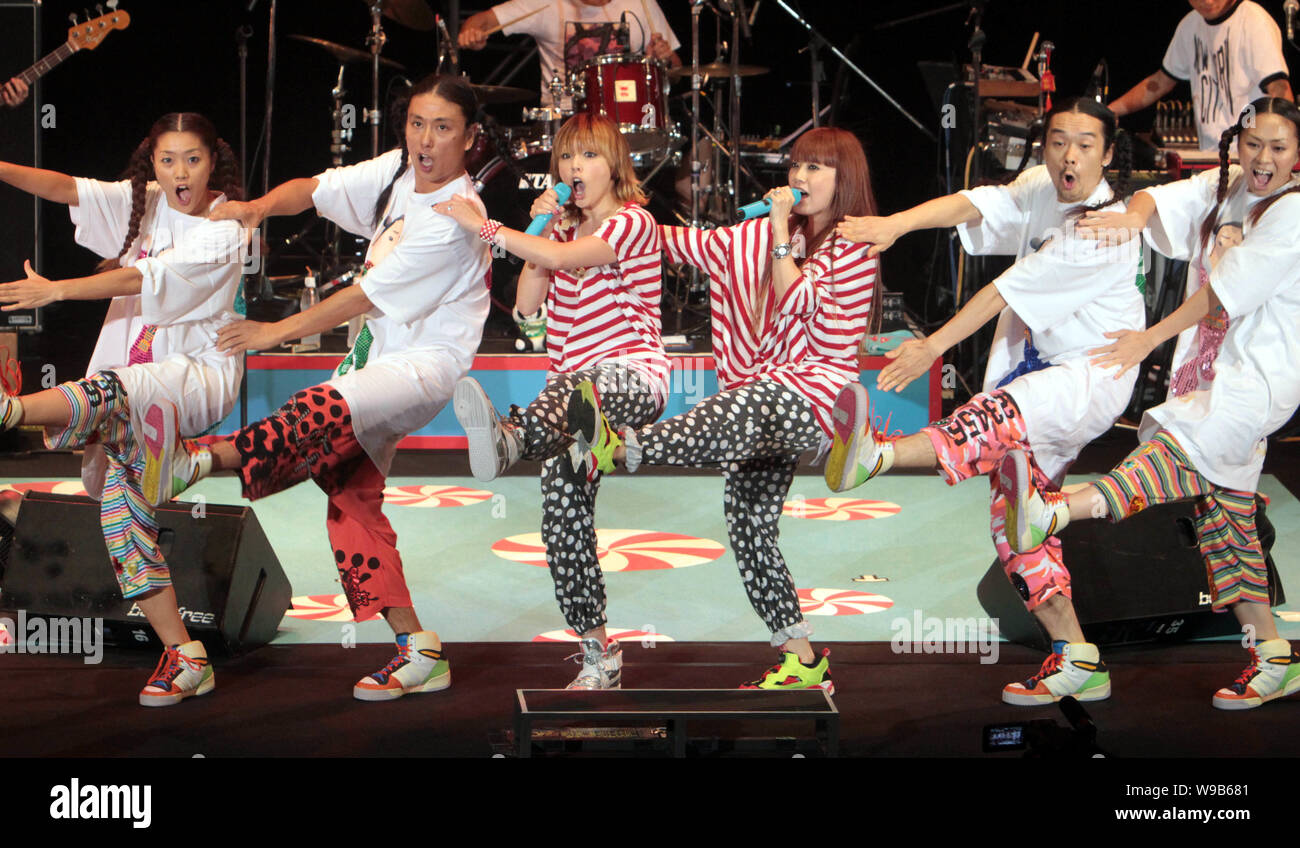 Japanese entertainers hi-res stock photography and images - Alamy