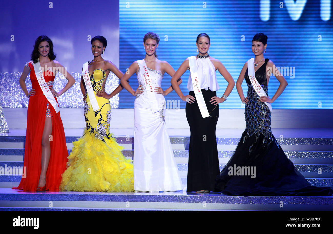 Miss USA Alexandria Mills, center, and other contestants pose during ...