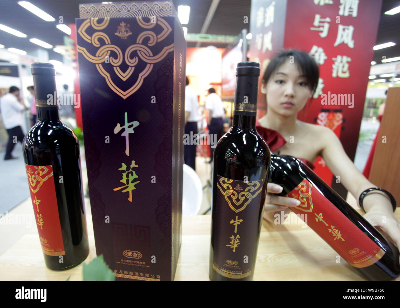 Dragon seal wine hi-res stock photography and images - Alamy
