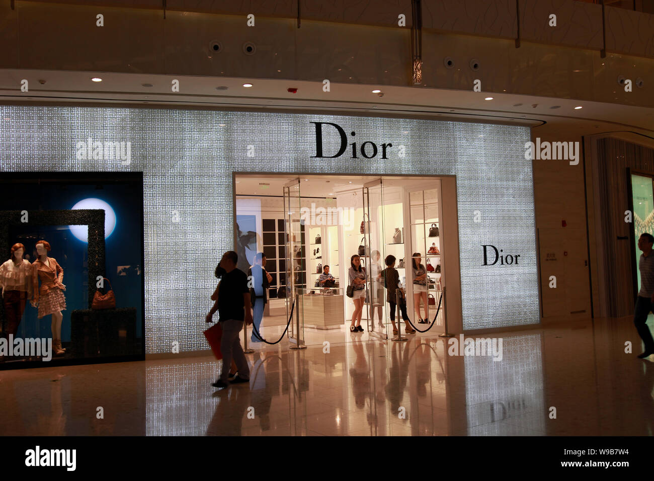 Christian dior store hi-res stock photography and images - Alamy