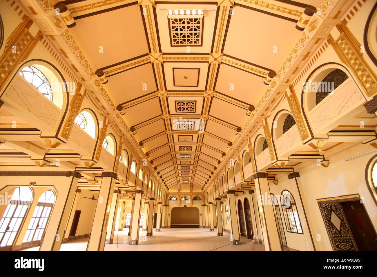 Shanghai peace hotel interior hi-res stock photography and images - Alamy