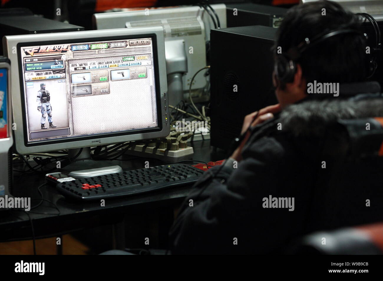 Cyber cafe china hi-res stock photography and images - Alamy