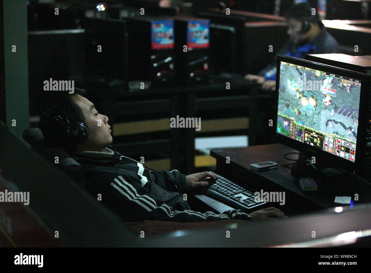 Cyber cafe china hi-res stock photography and images - Alamy