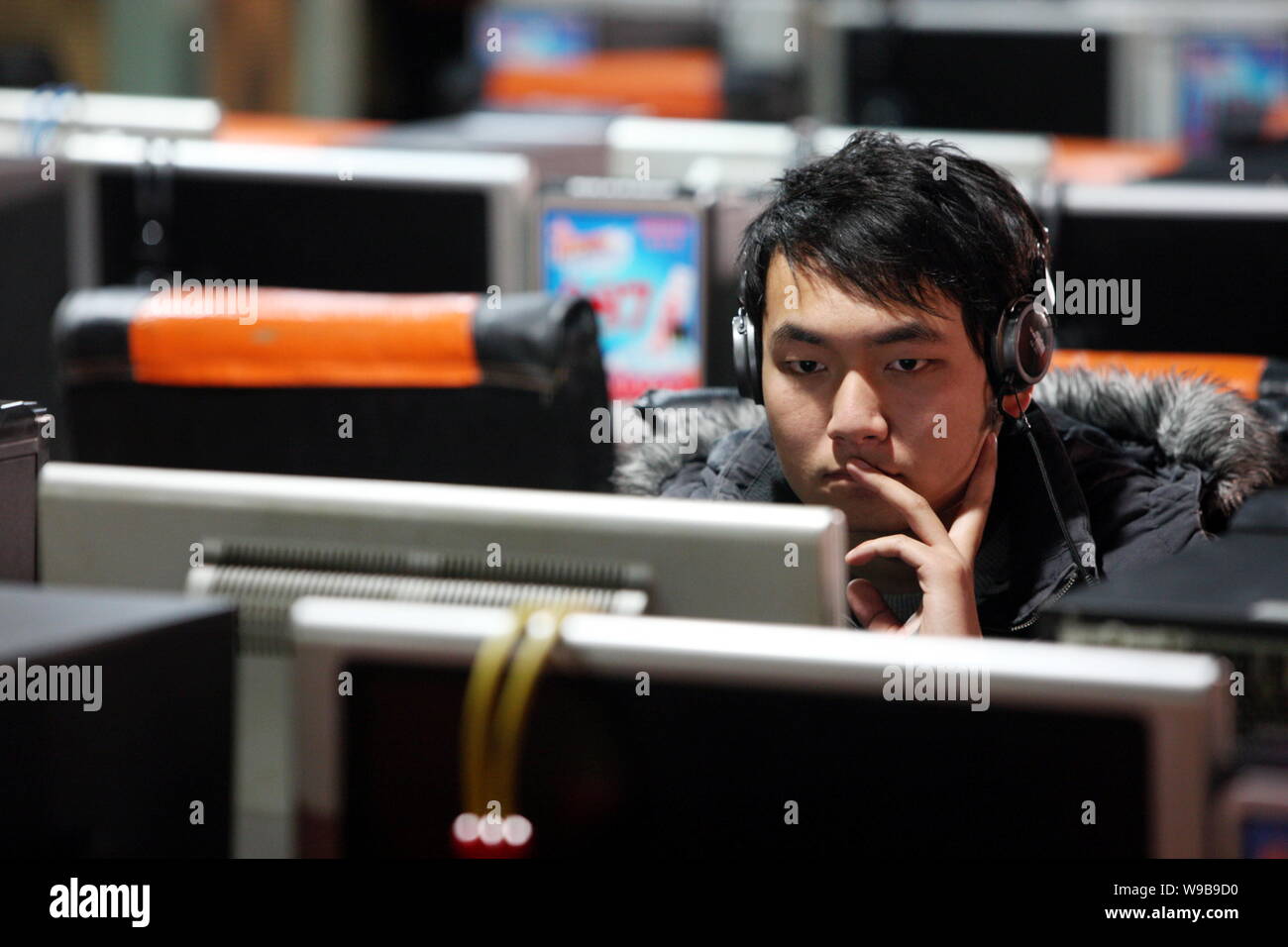 China gaming cafe hi-res stock photography and images - Alamy