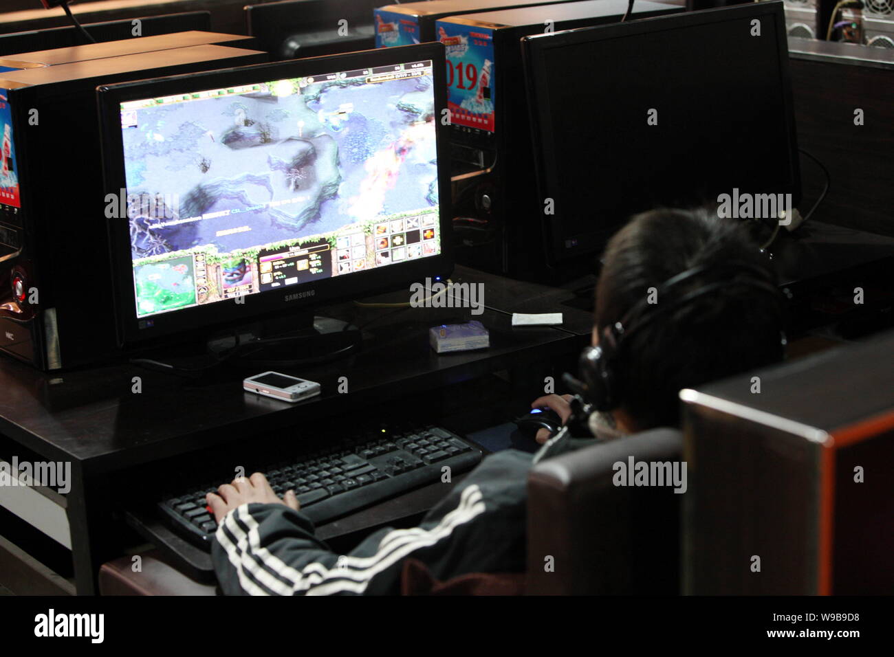 China gaming cafe hi-res stock photography and images - Alamy