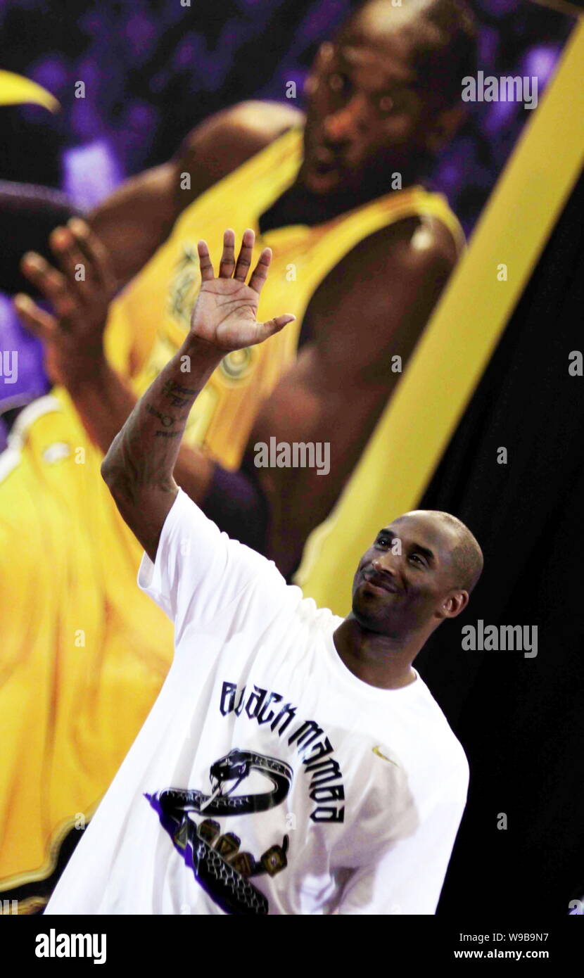 NBA basketball player Kobe Bryant of the Los Angeles Lakers waves at a ...