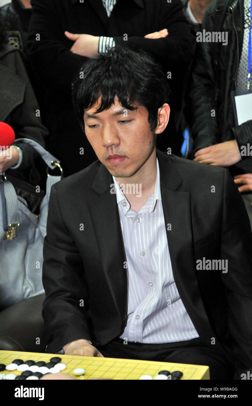 South Korean Go chess player Lee Chang-Ho (9 Dan) competes against ...