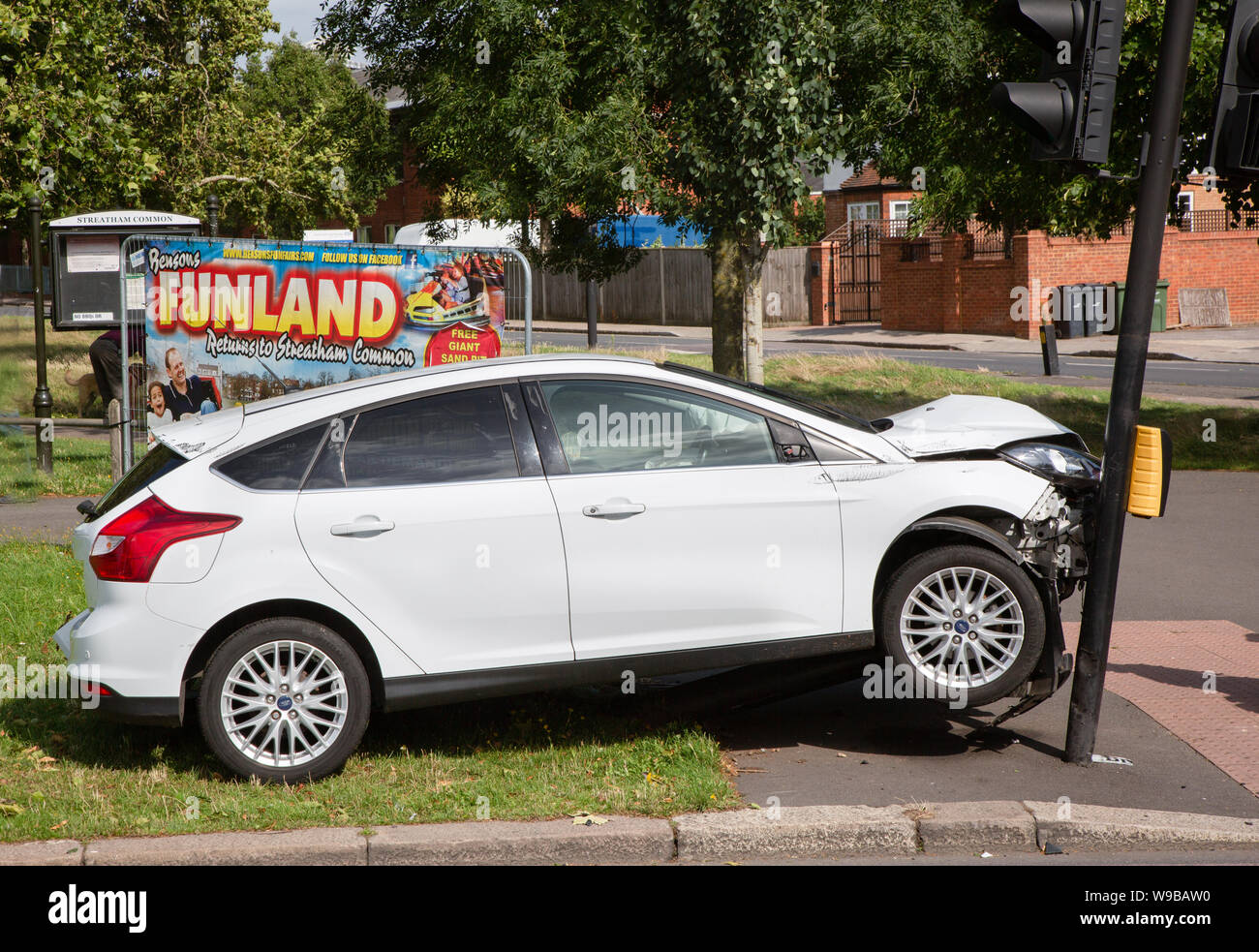 Car crash pavement hi-res stock photography and images - Alamy