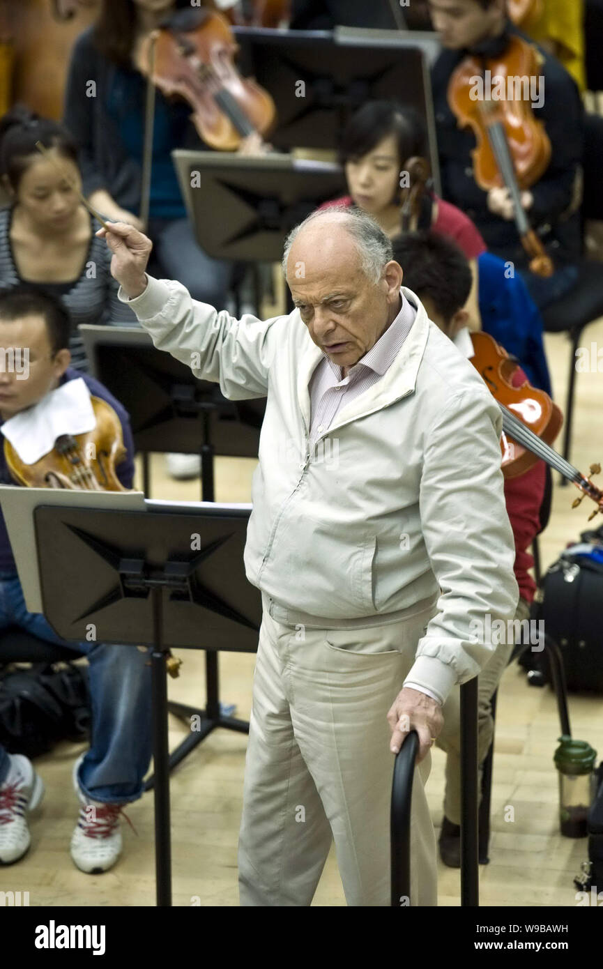US conductor Lorin Maazel condusts the Orchestra of the National Centre ...