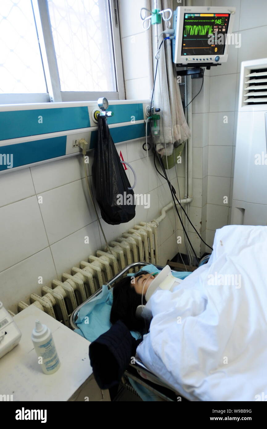 Woman balcony falling hi-res stock photography and images - Alamy